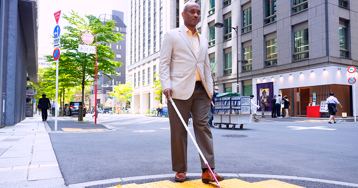 The Freedom of Reading a Visually Impaired Man Gained in Japan | The ...